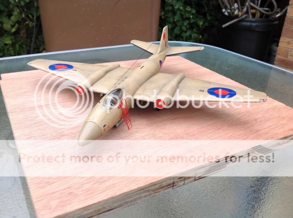 Revell 1/72 Canberra pr9 fast build! - International Scale Modeller